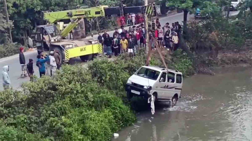 Quick-Thinking Imam Saves 7 Lives in Early Morning Car Crash in ...